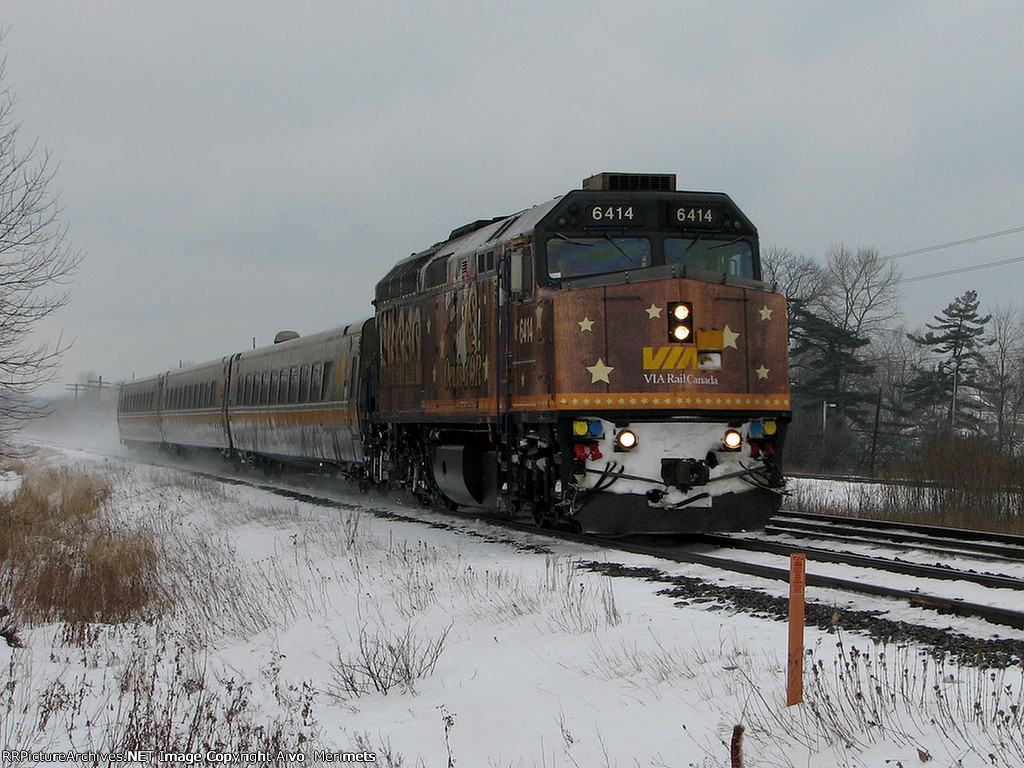 VIA 6414 west at Mile 260 Kingston Sub